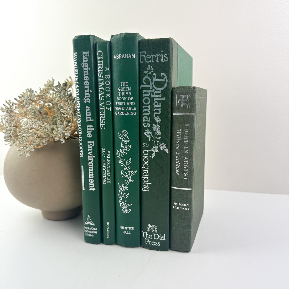 Green Shelf Decor – Elements