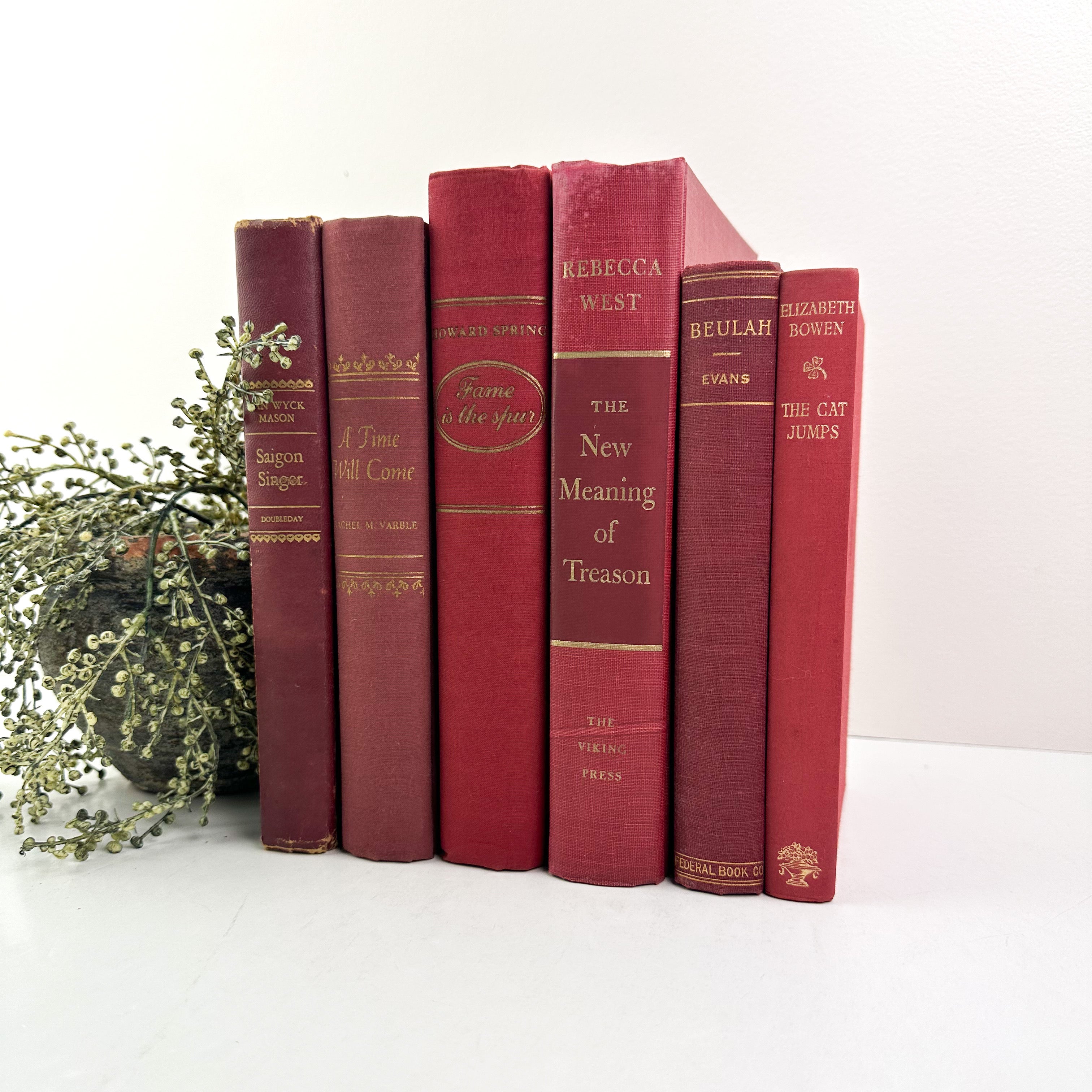 Red Bookshelf Decor – Elements