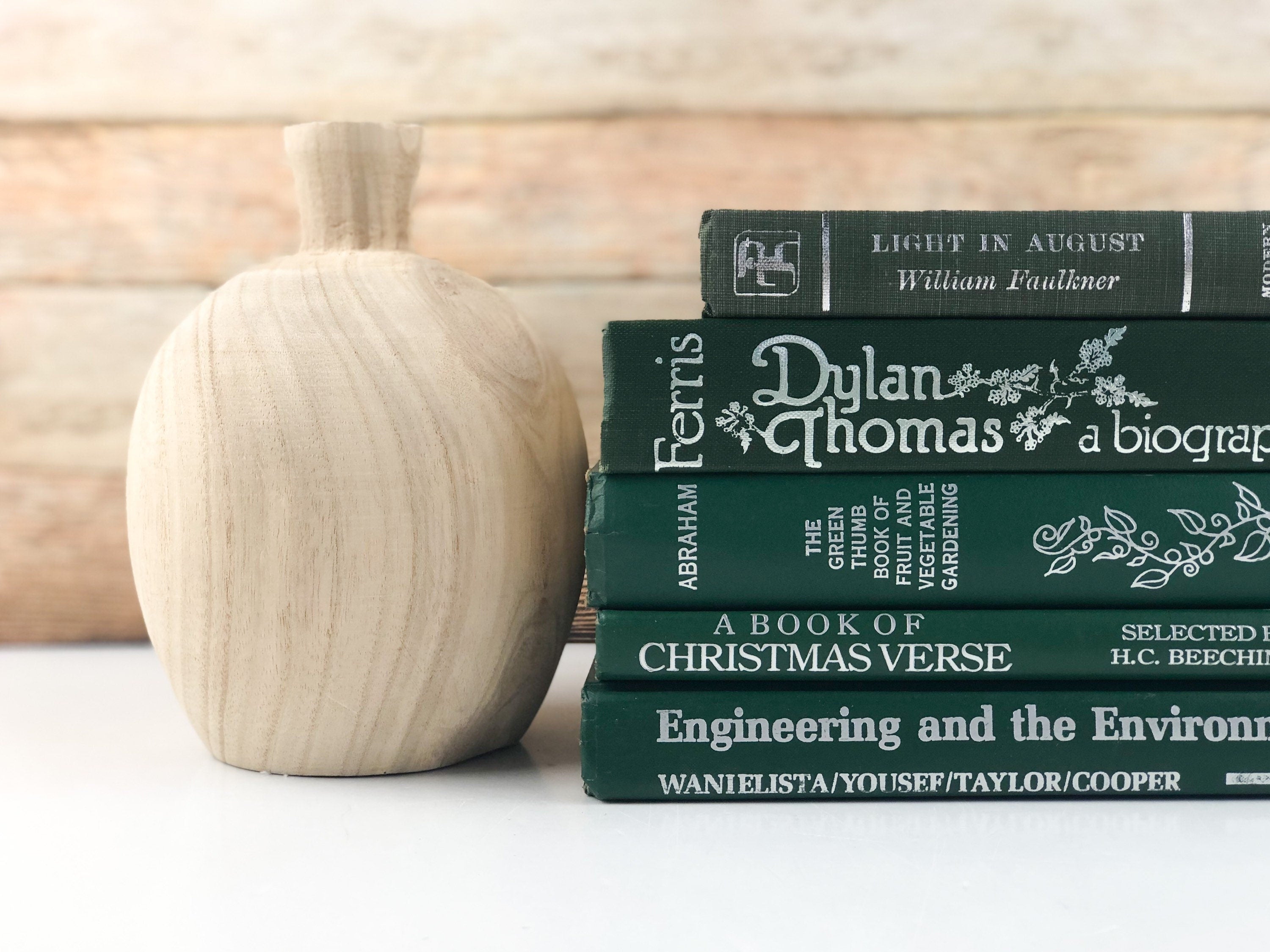 Green Shelf Decor – Elements