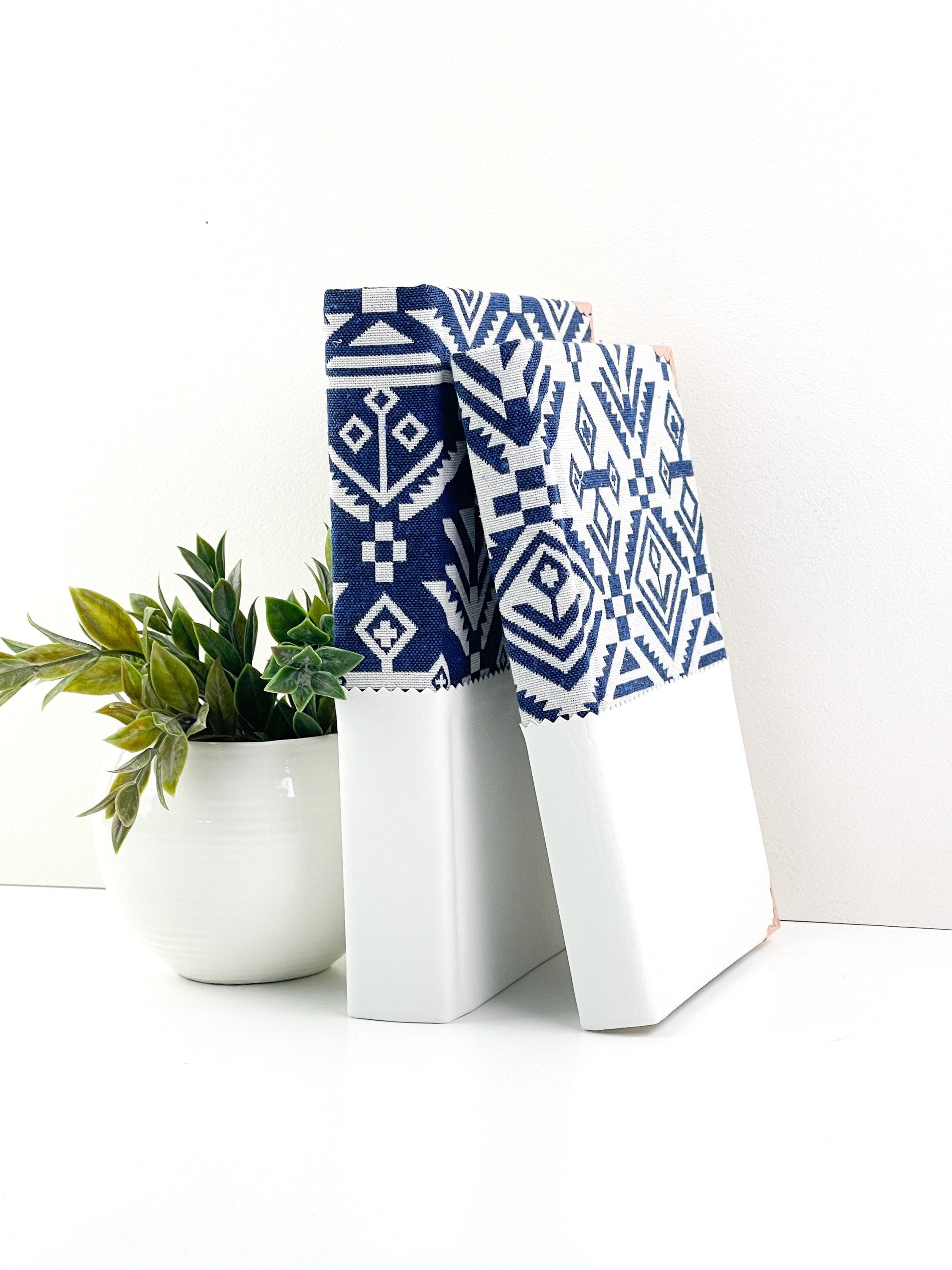 Blue Shelf Decor – Elements