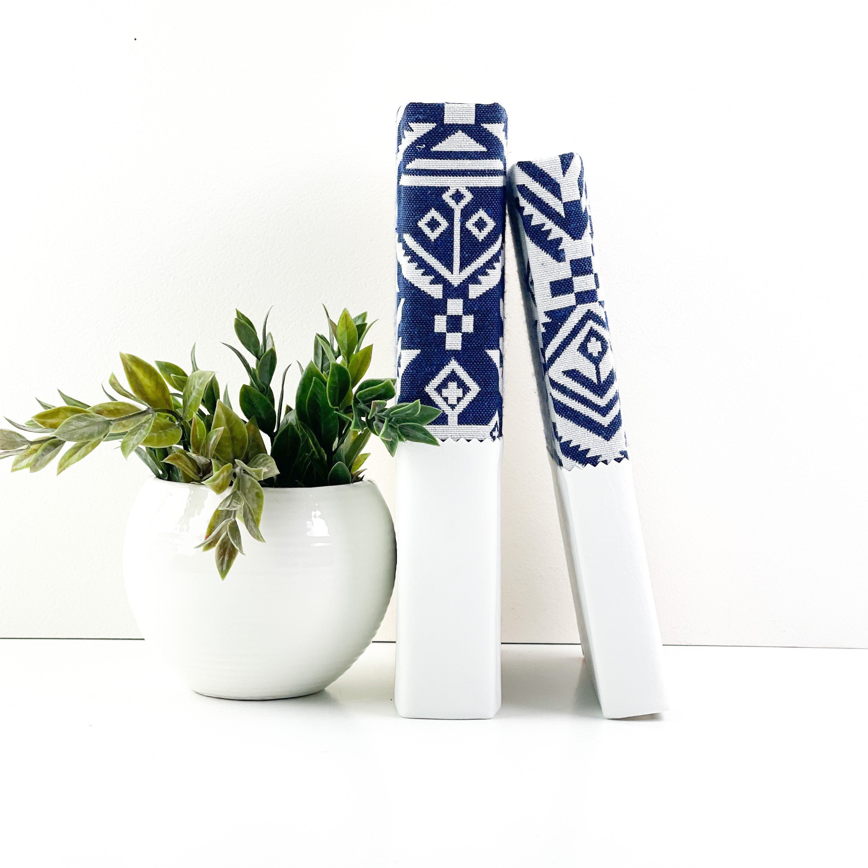 Blue Shelf Decor – Elements